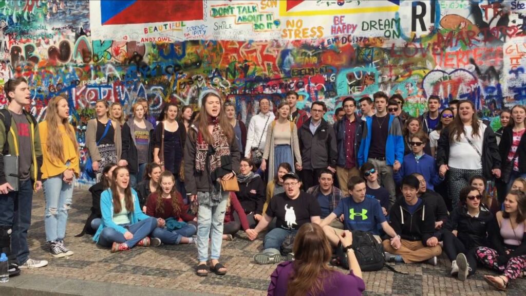 The Magic of Impromptu Performances