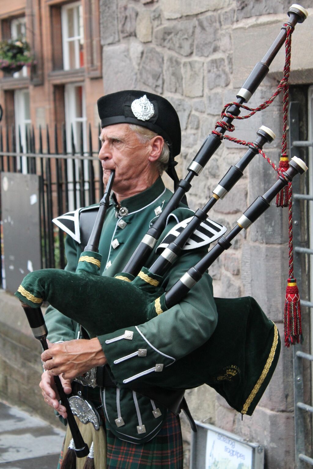 Musical Celebrations Around the World – Bagpipe Appreciation Day ...